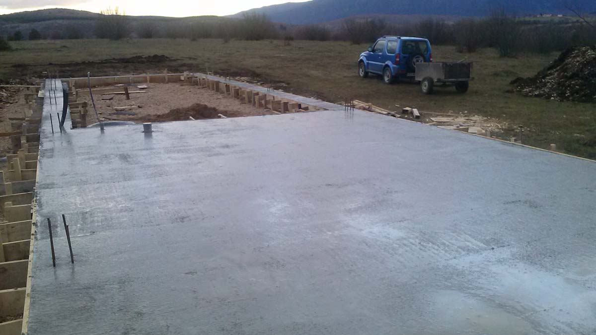 Gradnja temelja za štalu